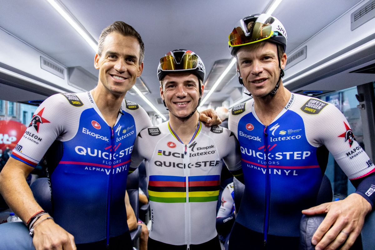 Remco Evenepoel shows off rainbow jersey in Binche | Soudal Quick-Step Pro Cycling Team